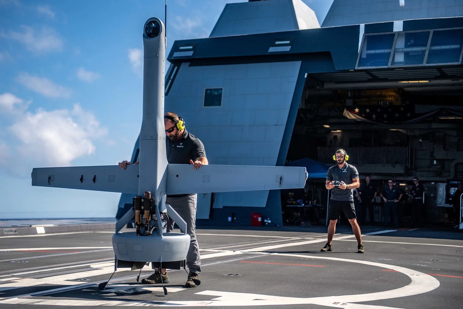 Αξιολόγηση χρήσης UAV κάθετης απογείωσης από το Πολεμικό Ναυτικό για ...